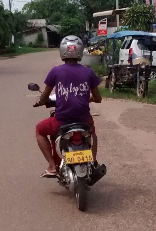 Engrish ສາມ | Laosbubengeschichten